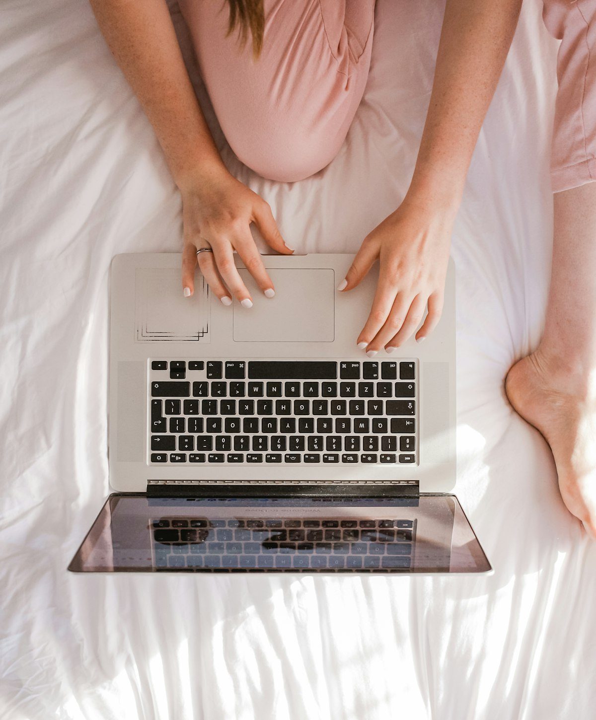 Cash Back vs Travel Rewards: Which Earns More Real — CardCompareHub
